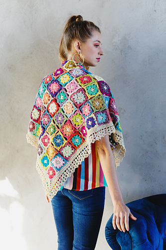 Ravelry: Iced Gem Shawl pattern by Helda Panagary