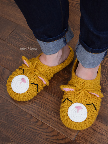 Ravelry: The Sassy Cat Slippers pattern by Ira Rott