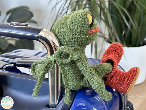 Ravelry: Jabka The Traveling Frog pattern by Ira Rott