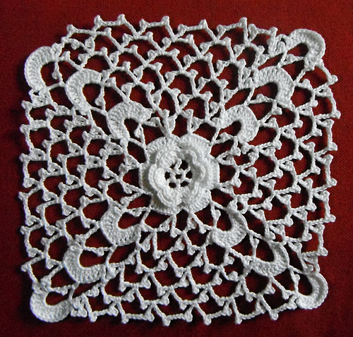 Ravelry: Carré à la rose pattern by Madame G. Hardouin