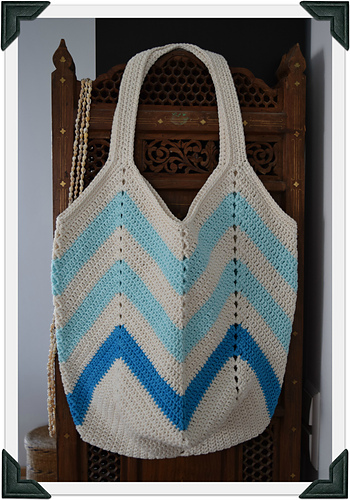 Ravelry: Solid Granny Square Bottom Bag pattern by Crochet with Clare