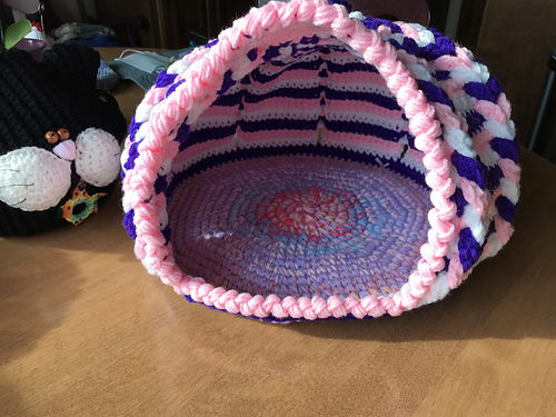 Ravelry: Cozy Pet Cave pattern by Debra Ulrich