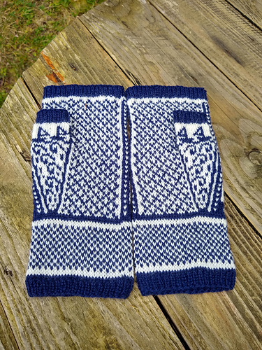 Ravelry: Mighty Mac Mitts pattern by Janet Vanderschalie
