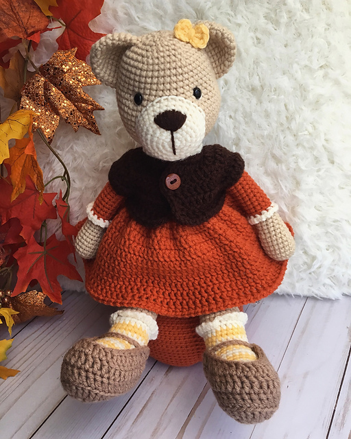 Ravelry: Farmhouse Bear pattern by Jenny Amshen