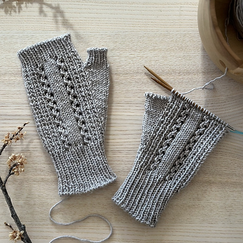 Ravelry: Riptide Mitts pattern by Jennifer Shiels Toland
