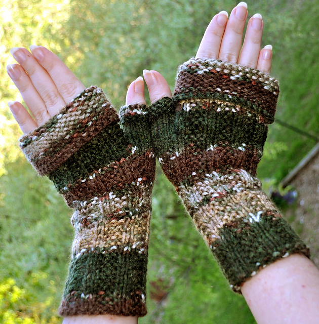 Ravelry: JaimeLouise's Camouflage Lambing Mitts