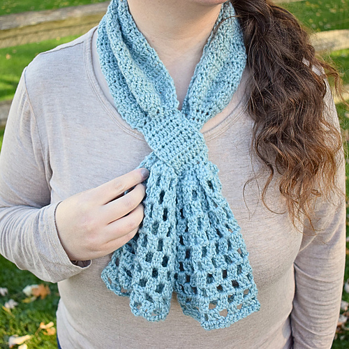 Ravelry: One Skein Keyhole Scarf pattern by Janet Pippin