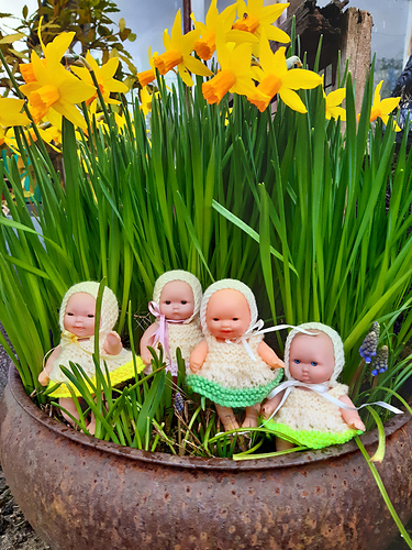 Ravelry: Easter Outfit for 5" Baby Doll pattern by taffylass knits