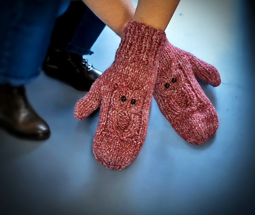 Ravelry: Extra Thick Owl Mittens pattern by Janis Frank