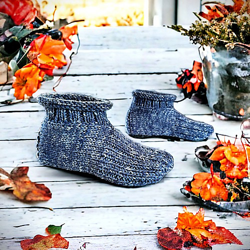 Ravelry: Cozy Cuff Slippers pattern by Janis Frank