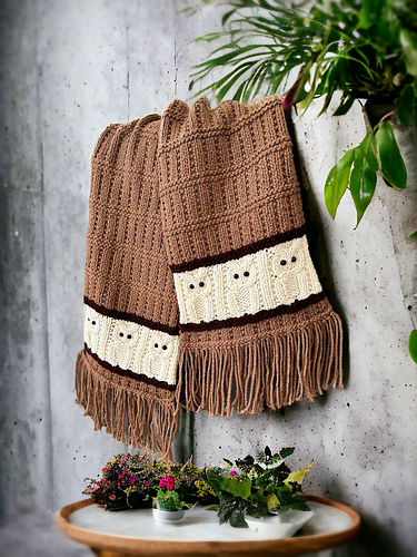 Ravelry: Owl Scarf pattern by Janis Frank