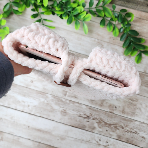 Ravelry: Piggy Tablet Sleeve pattern by Chung Yang