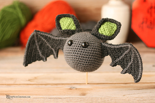 Ravelry: Bat pattern by Jen Hayes