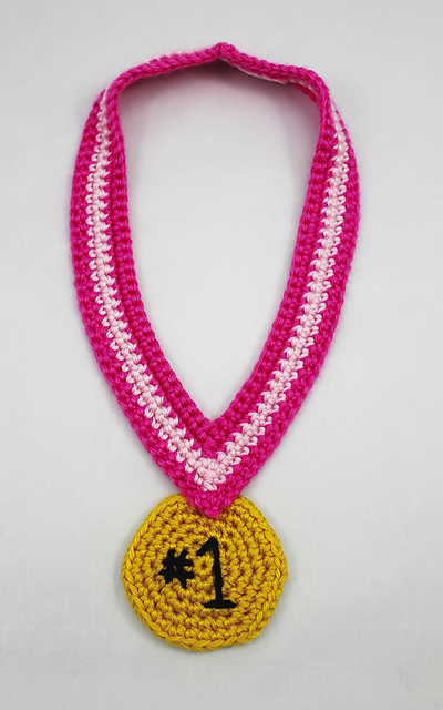 Ravelry: Award Medal pattern by Jennifer Olivarez