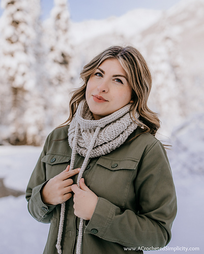 Ravelry: Winter Wonder Drawstring Cowl pattern by Jennifer Renaud