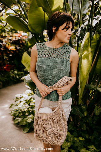 Ravelry: Lille Cabled Shoulder Bag pattern by Jennifer Renaud