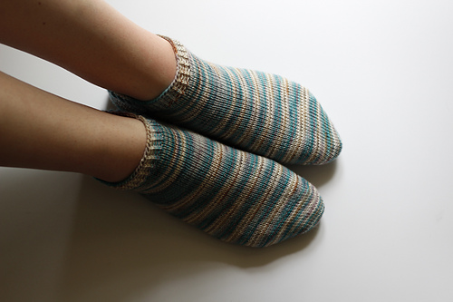 Favorite toe up magic loop sock knit pattern? : r/knitting