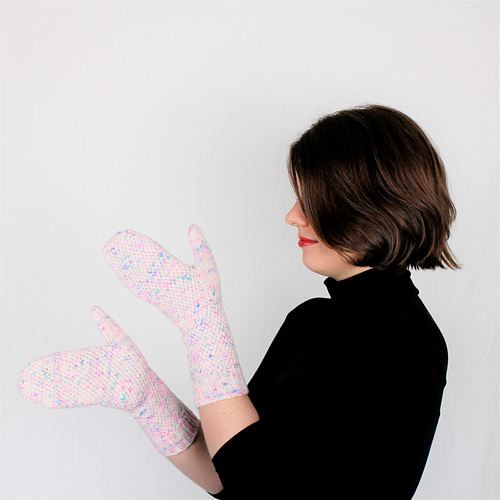 Ravelry: Twiddle Mittens pattern by Jessica Gore