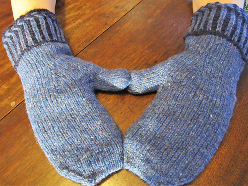 Ravelry: Kluane Overmitts pattern by Raven Knits Design