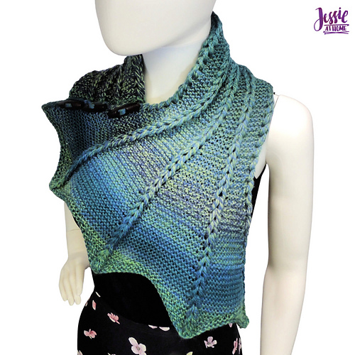 Ravelry: Dragon Wing Cowl pattern by Jessie Rayot