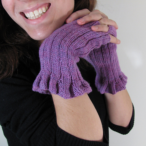 Ravelry: Ruffle Wrist Fingerless Glove pattern by Jill Tarabar