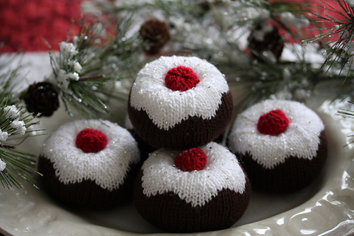 Ravelry: Bakers Dozen Currant Buns pattern by Chloe Blunn
