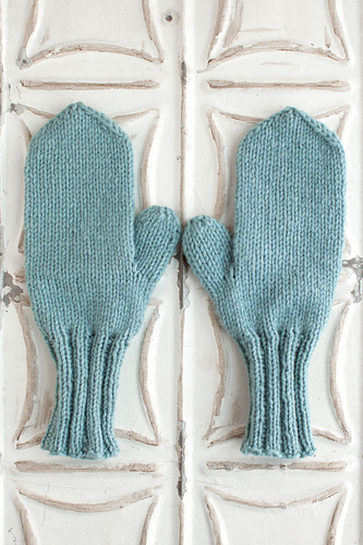 Ravelry: Basic Classic Worsted Mittens pattern by Jocelyn Tunney