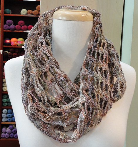Ravelry: Shell Net Cowl pattern by Ryan Hollist