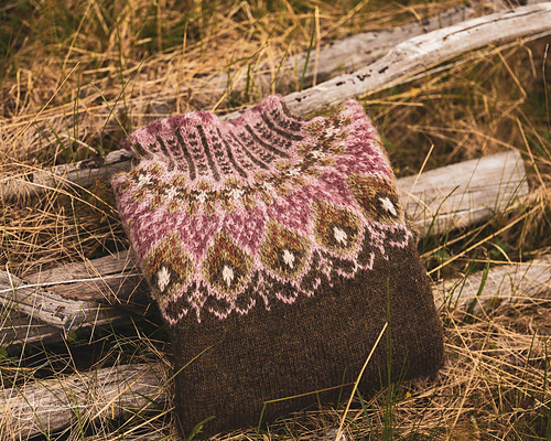 Ravelry: Afródíta pattern by Johanna Vau