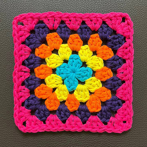 Ravelry: Multicolor Classic Granny Square pattern by Jolly Lizard