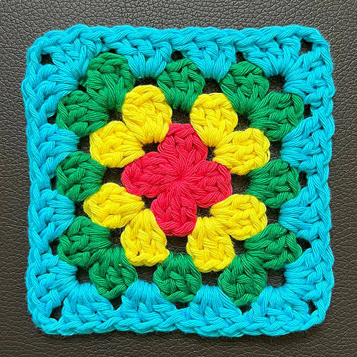 Ravelry: Multicolor Classic Granny Square pattern by Jolly Lizard
