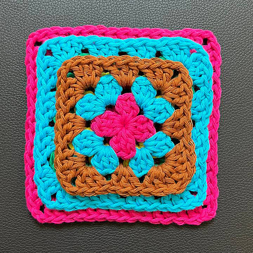 Ravelry: Multicolor Classic Granny Square pattern by Jolly Lizard