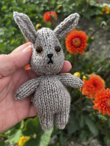 Ravelry: Easter Bunny pattern by The Knit Guru