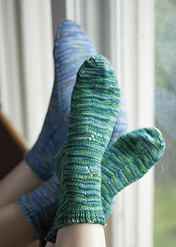 Ravelry: Three-Point Socks pattern by Jeny Staiman