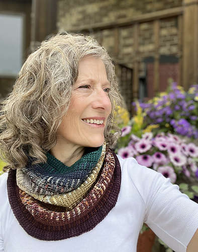 Ravelry: Faded Pathways Cowl (Advent) pattern by Mariana Muller