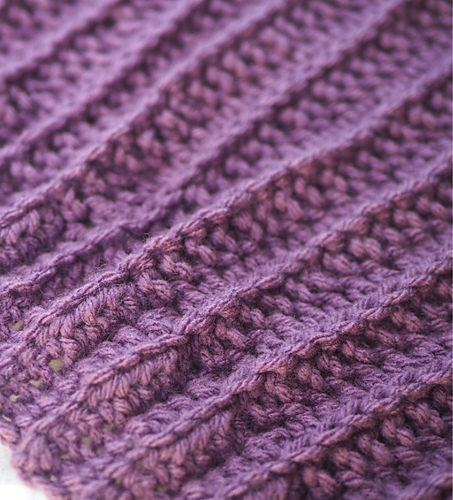 Ravelry: Easy Breezy Ribbed Beanie pattern by Julie Grimmett