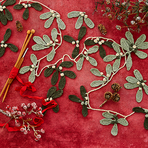 Ravelry: Loop Mistletoe Garland pattern by Erika Huesler