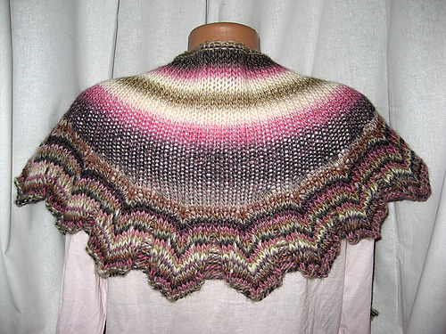 Ravelry: Arrowhead Ruffles Shawl pattern by Kristina Karlsson