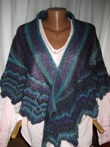 Ravelry: Arrowhead Ruffles Shawl pattern by Kristina Karlsson
