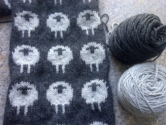 Ravelry: AnnieBakerDesigns' Stranded Sheep Scarf