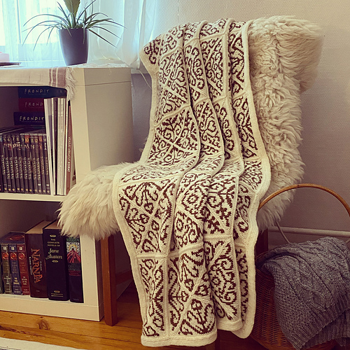 Ravelry: Elämä on runo - kirjoneulepeitto pattern by Sari Ojalehto