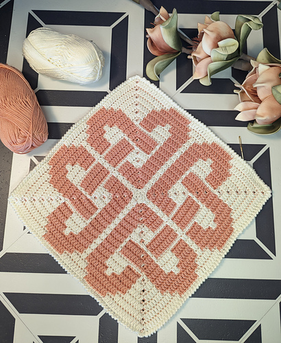 Ravelry: Four Heart Knot pattern by Gaëlle Urbanet