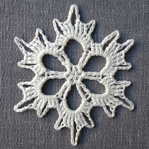 Ravelry: Oriole Snowflake pattern by Jessica Wifall