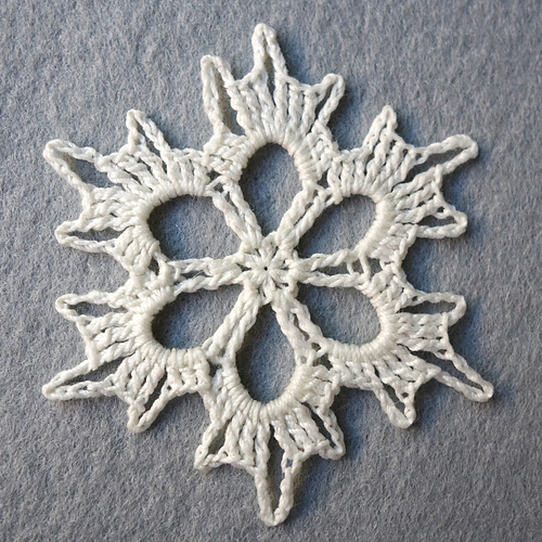 Ravelry: Oriole Snowflake pattern by Jessica Wifall