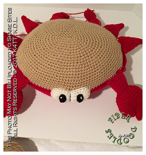 Ravelry: Pillow Pal Crab pattern by K4TT