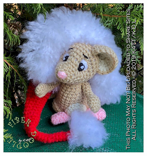 Ravelry: Mistletoe the Mouse pattern by K4TT