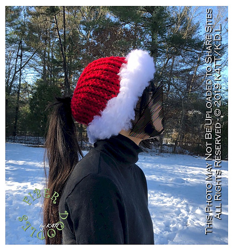 Ravelry: Daughter Claus Ponytail Cap pattern by K4TT