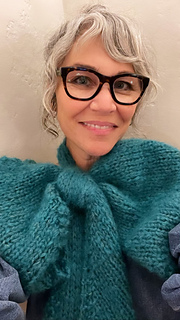 Ravelry: The Party Bow pattern by Andrea Roth-Fedida