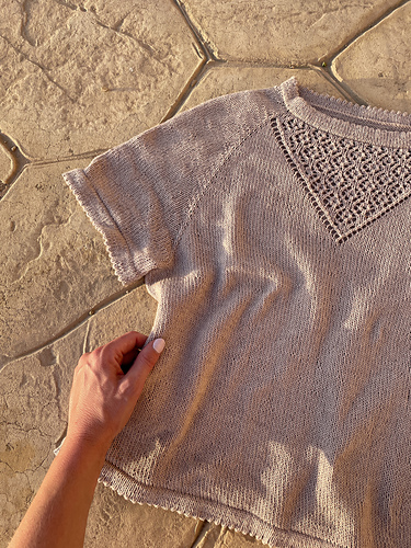 Ravelry: Cosmos tee pattern by KNITlig