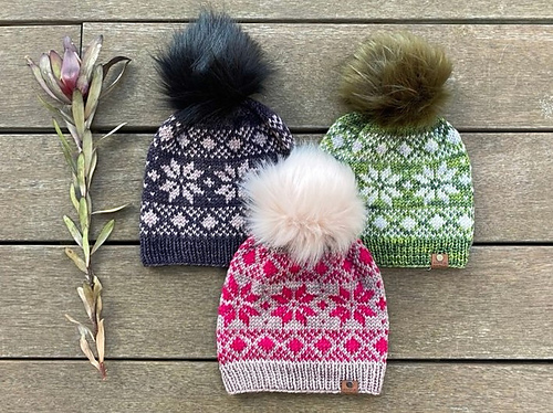 Ravelry: Snofall Snowflake Beanie pattern by Sue Callachor